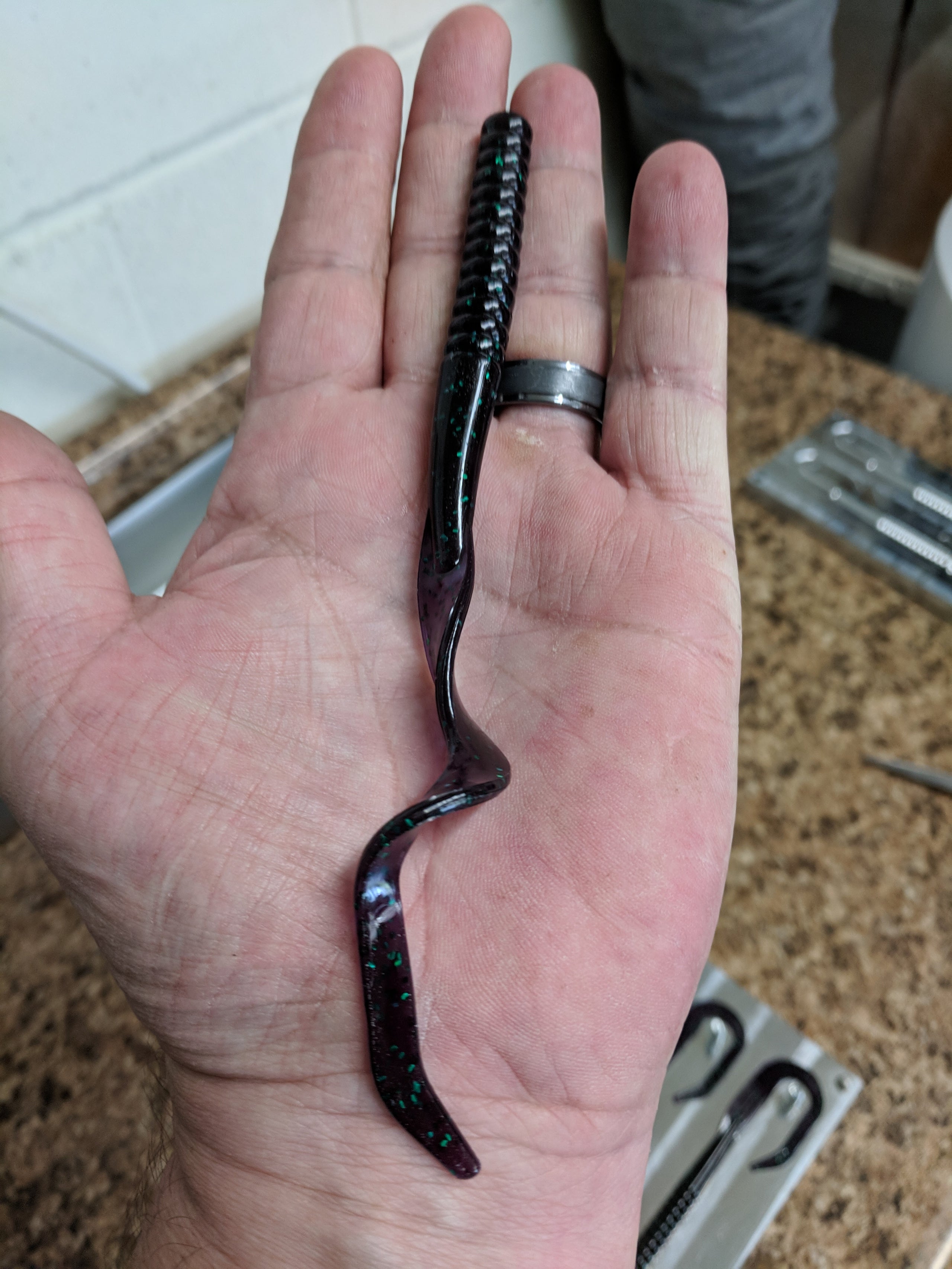 7" Ribbon Tail Worm | Buster's Baits